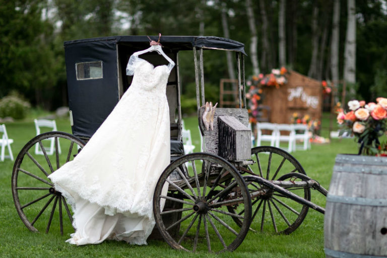 Intimate Small Garden Wedding - ElegantWedding.ca