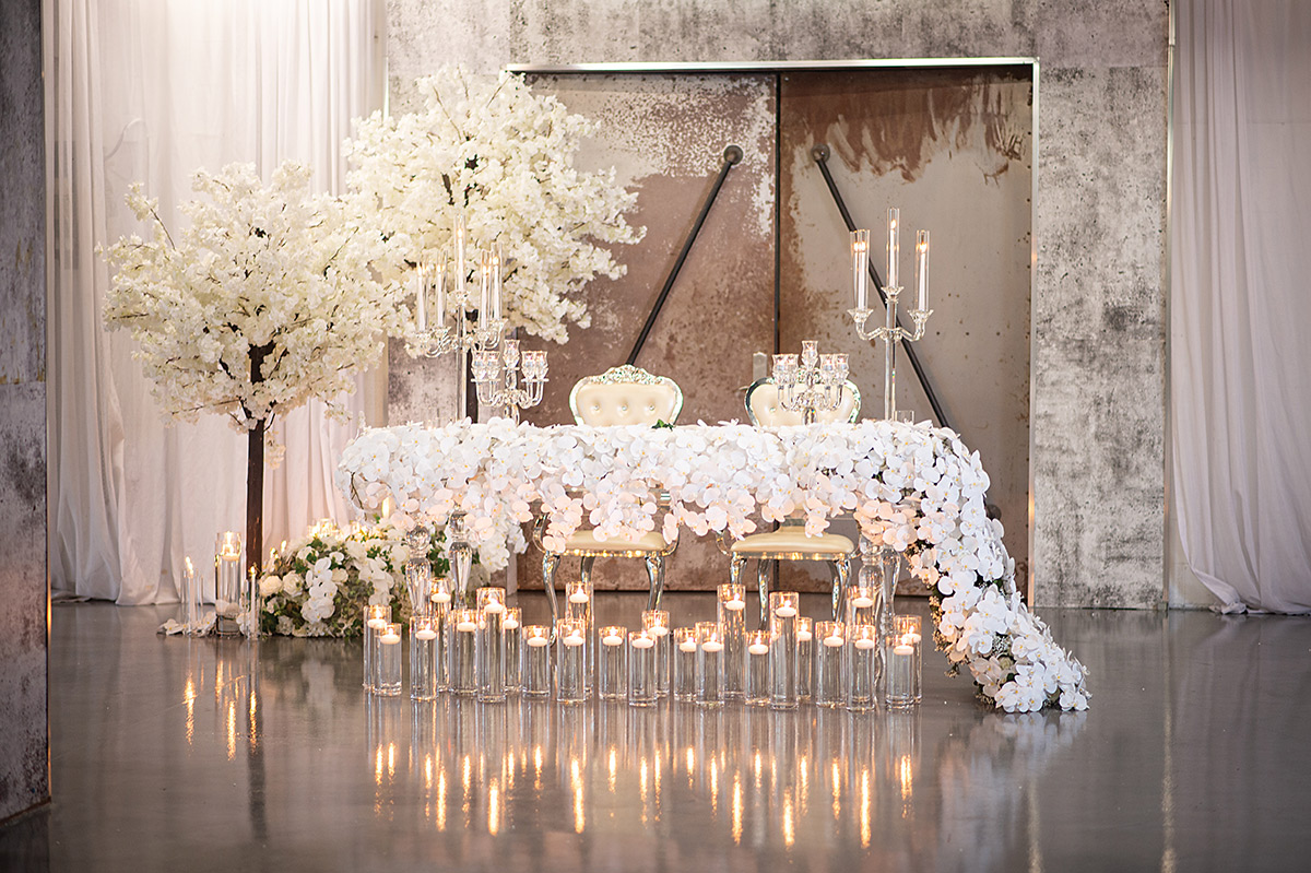Beautiful sweetheart table for a wedding | ElegantWedding.ca