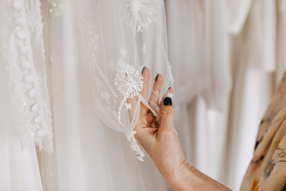 Choosing the lace for your dress | Elegant Wedding
