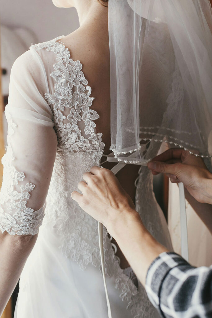 How to Efficiently Document Your Wedding Story with Pictures ...